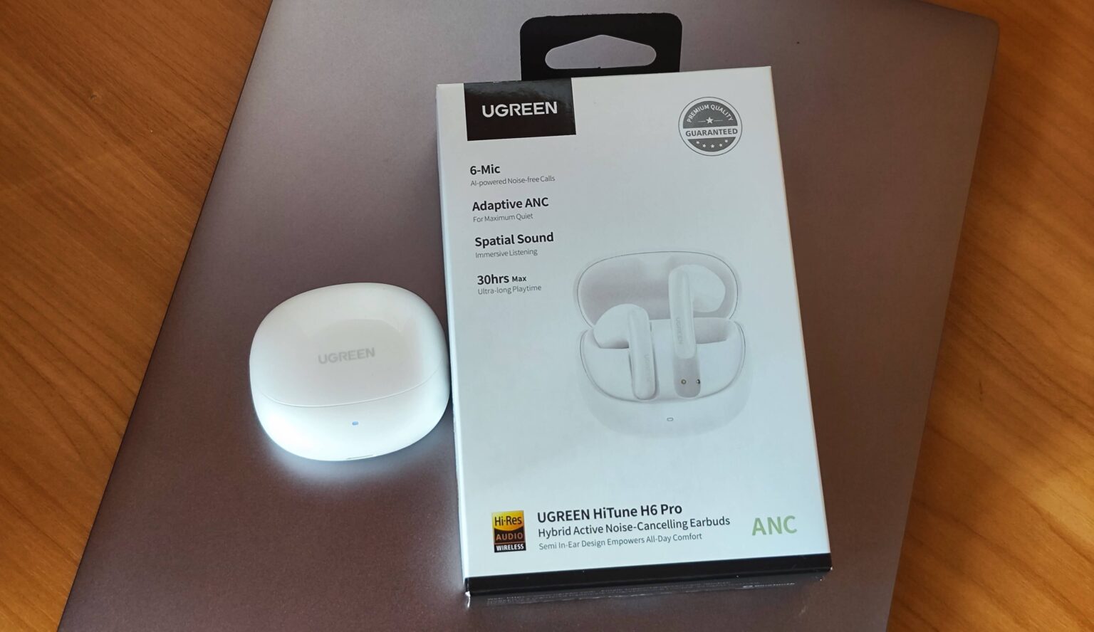 Эти наушники намного дешевле AirPods 4, но имеют те же возможности ...