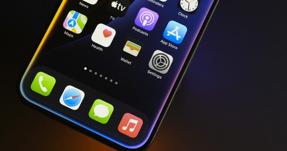 Apple разрешила запускать сторонние голосовые помощники кнопкой блокировки вместо Siri, но не ...